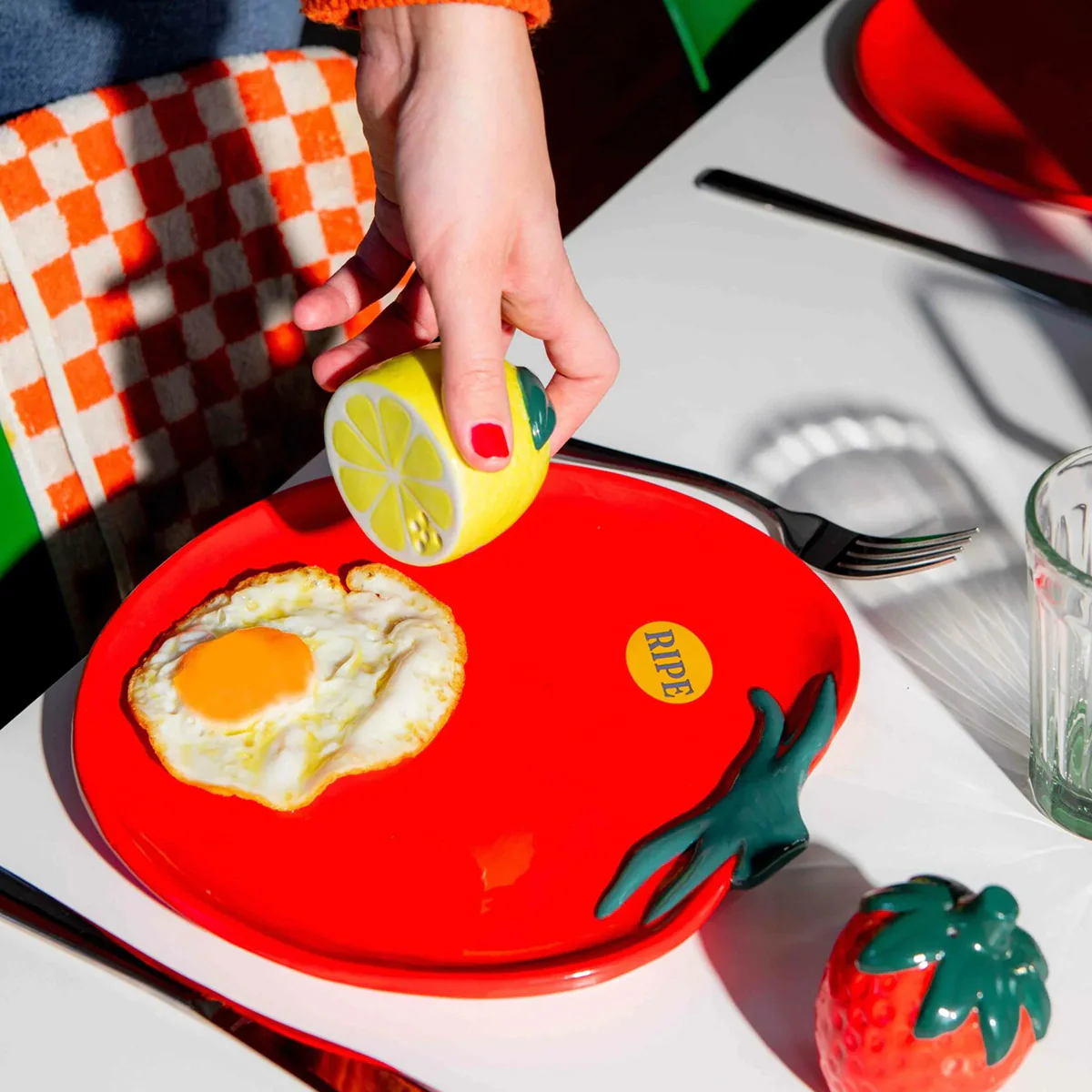 Assiette-tomate-doiy - Le So Girly Blog